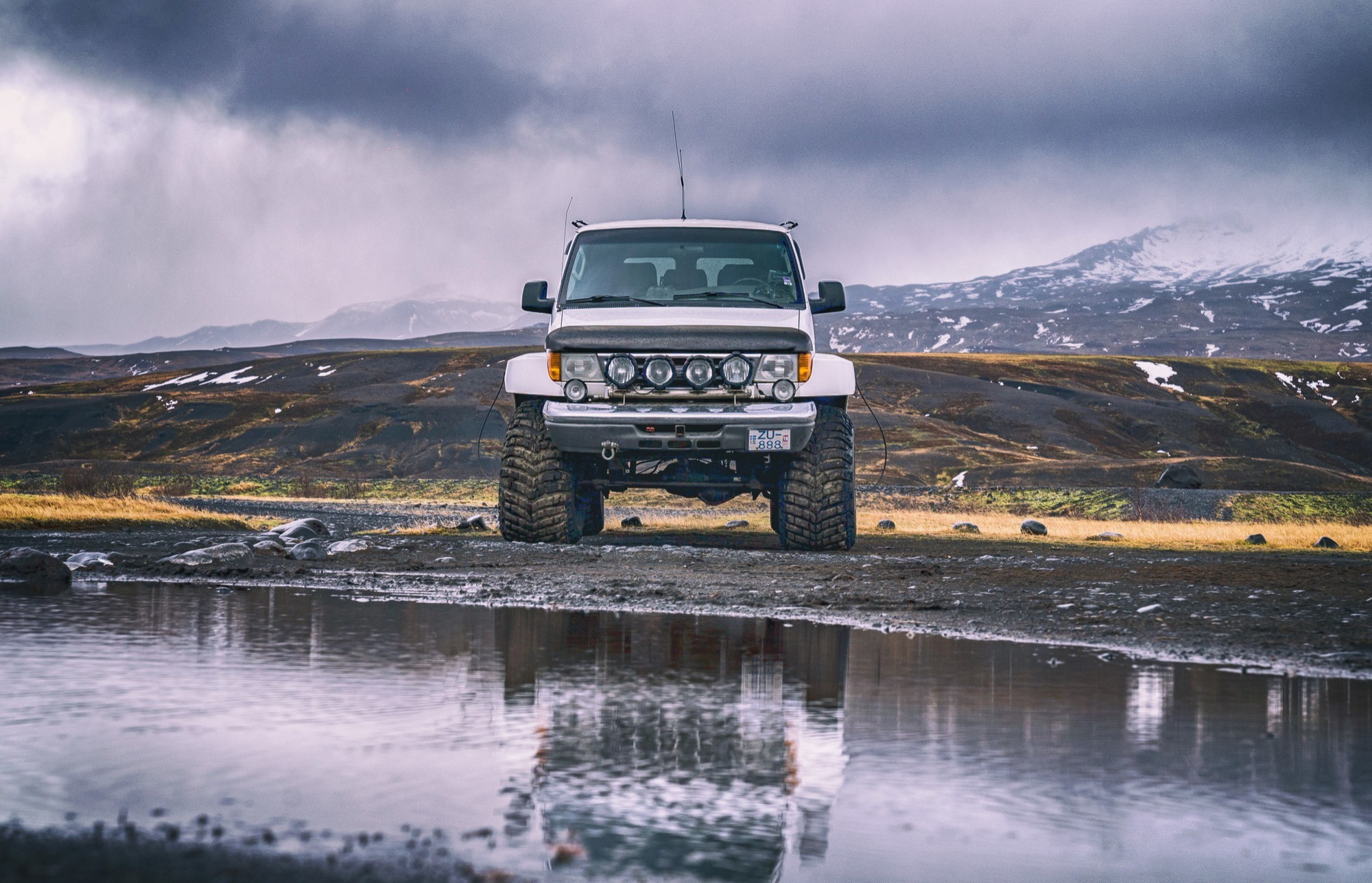 Off-Road Driving Tips for Beginners: Skills & Preparation